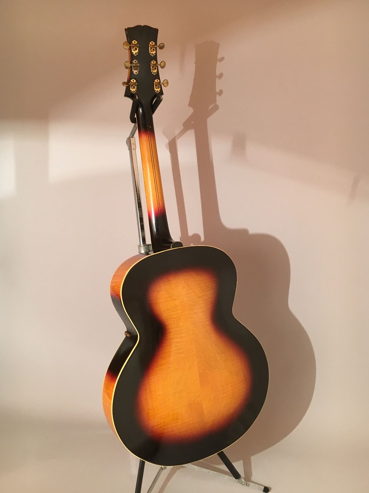 1941 Stromberg Deluxe Sunburst > Guitars Archtop Electric & Acoustic ...