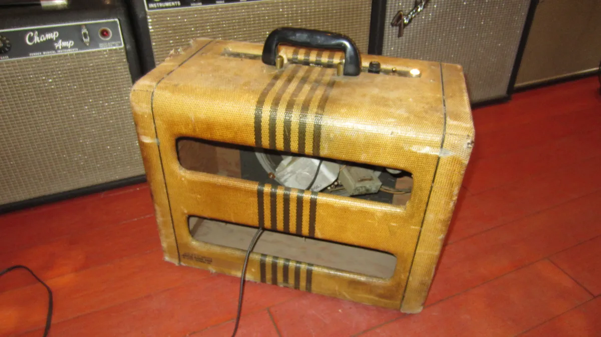 1952 Supro Chicago 51 Tan > Amps & Preamps | Rivington Guitars