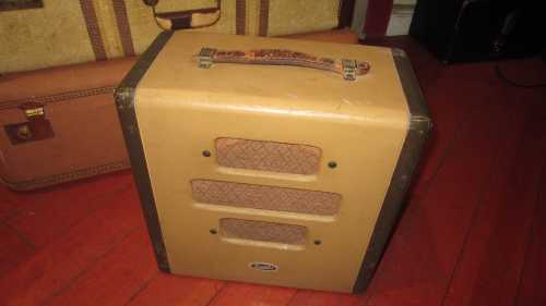 1956 Supro Chicago 51 Combo Amp Brown > Amps & Preamps | Rivington Guitars