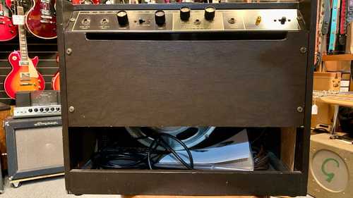 1962 Magnatone Custom 410 Black > Amps & Preamps | Willies American Guitars