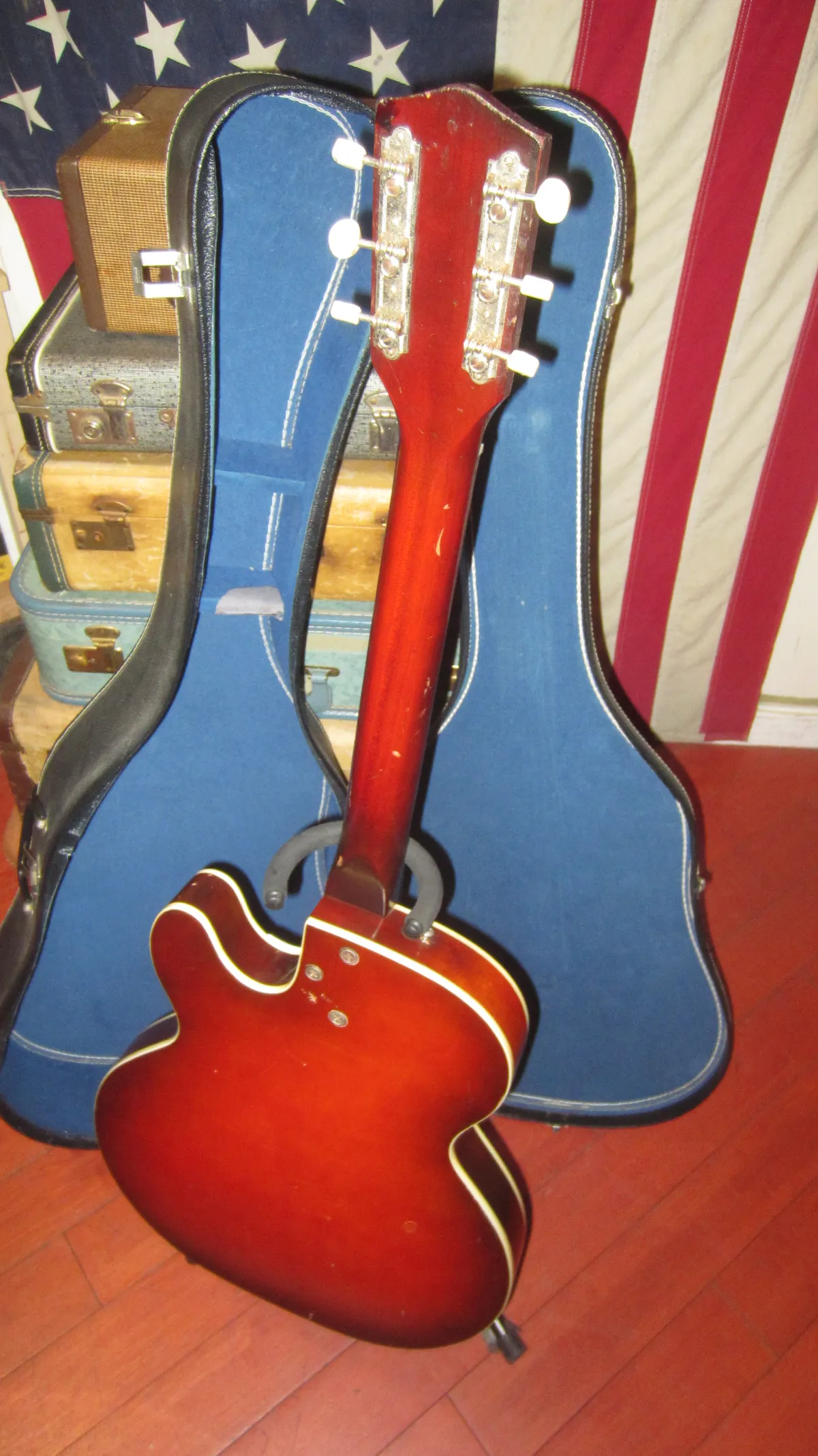 1964 Harmony H54 Rocket Double Pickup Red Sunburst > Guitars Electric ...