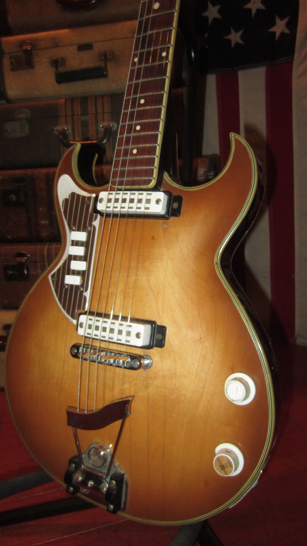 1965 Eko 2 Pickup Electric Semi-Hollowbody Sunburst > Guitars Electric ...