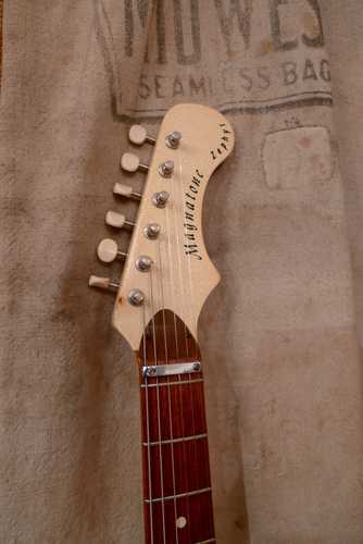 1965 Magnatone Zephyr White Sparkle > Guitars Electric Solid Body ...