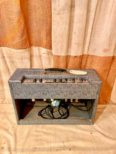 1966 Supro Model 24 Grey > Amps & Preamps | Southside Guitars