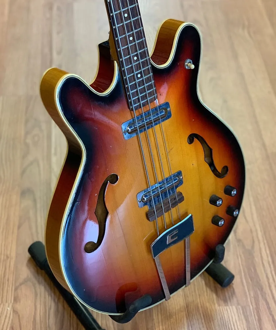 1967 Coral Danelectro Firefly bass sunburst > Guitars Bass | Coleman Music