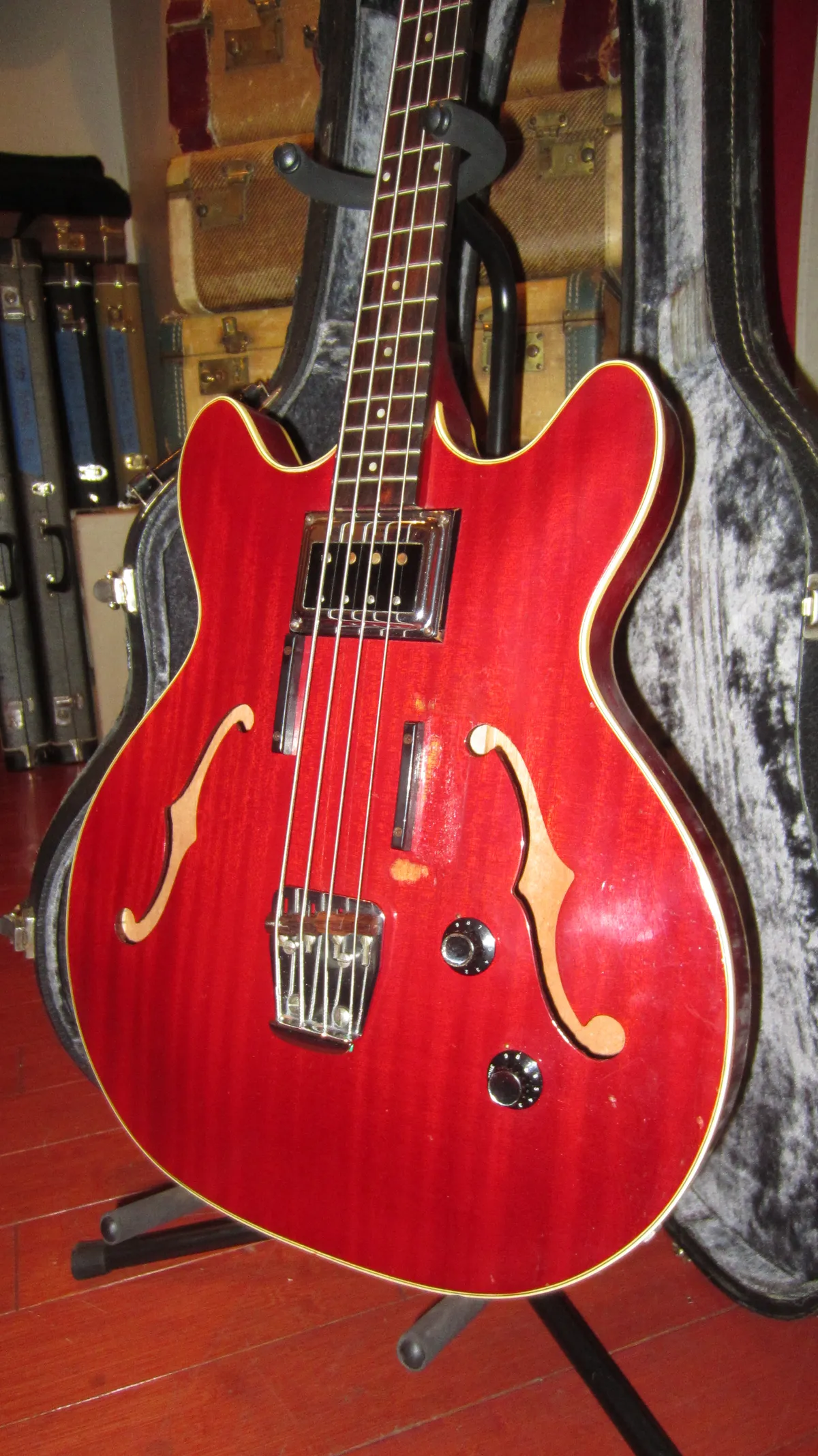 1967 Guild Starfire Hollowbody Bass Cherry Red > Guitars Bass ...