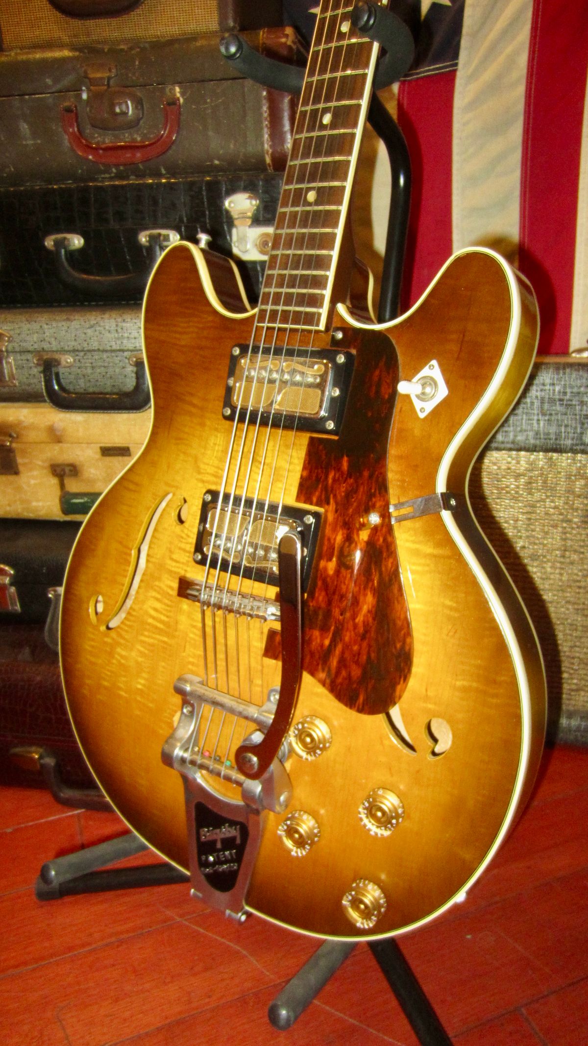 1967 Harmony H-64 Meteor w/ Bigsby Sunburst w/ Flame > Guitars Electric ...