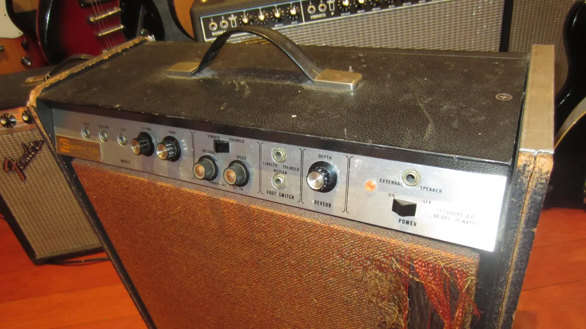 1967 Magnatone Estey T 32 Combo Amp Grey > Amps & Preamps | Rivington ...