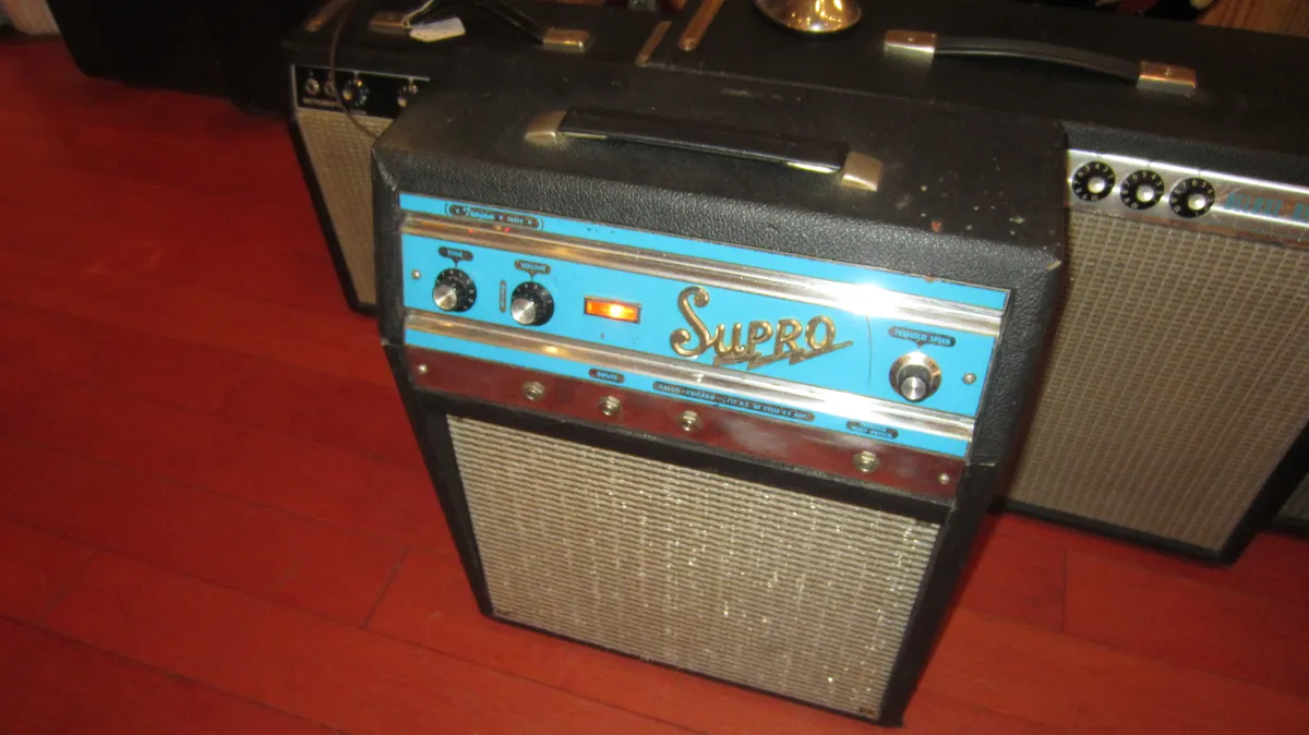 1967 Supro Model S6616 Trojan Combo Amp 1x10" Speaker Black and Blue ...