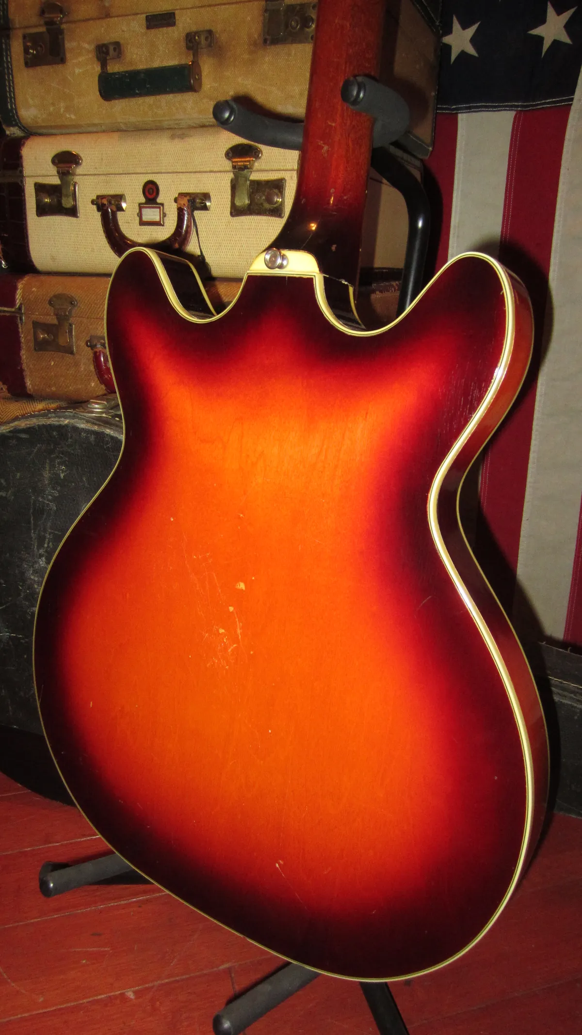 1968 Guild Starfire II Bass Double Pickup Sunburst > Guitars Bass ...