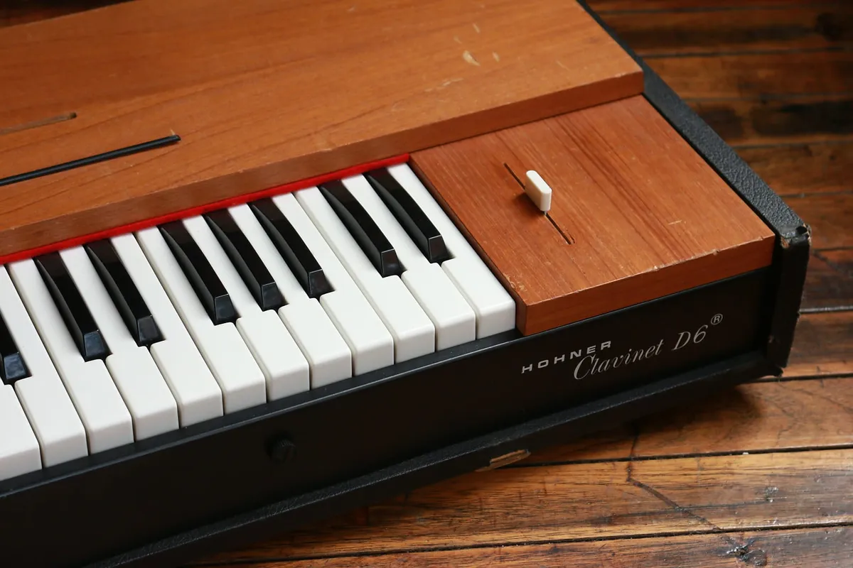 1971 Hohner Clavinet D6 Natural > Keyboards | Rock n Roll Vintage Guitars