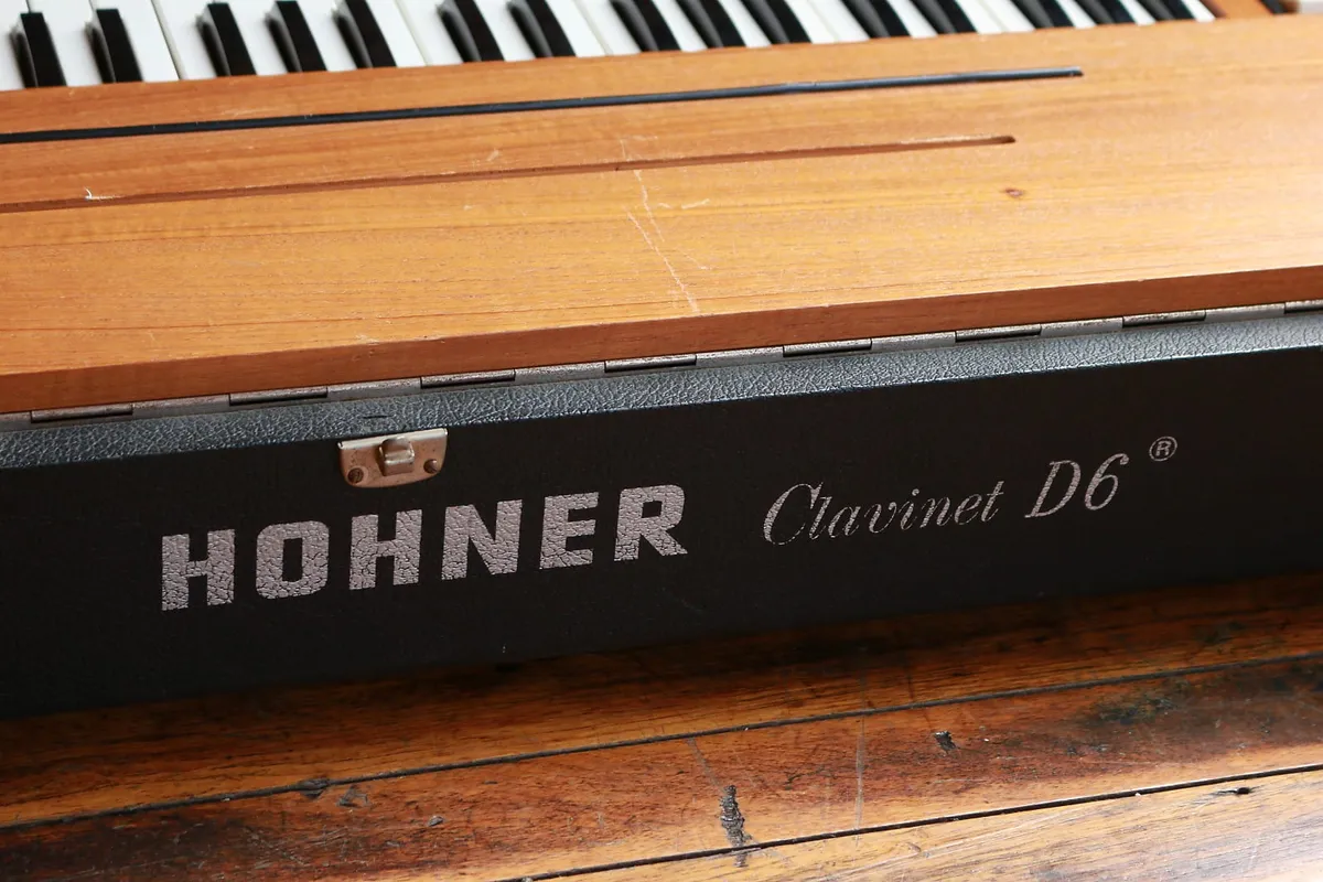 1971 Hohner Clavinet D6 Natural > Keyboards | Rock n Roll Vintage Guitars