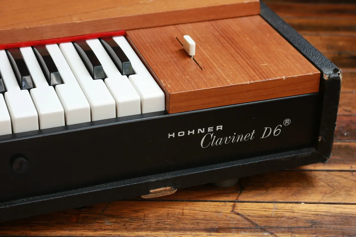 1971 Hohner Clavinet D6 Natural > Keyboards | Rock n Roll Vintage Guitars