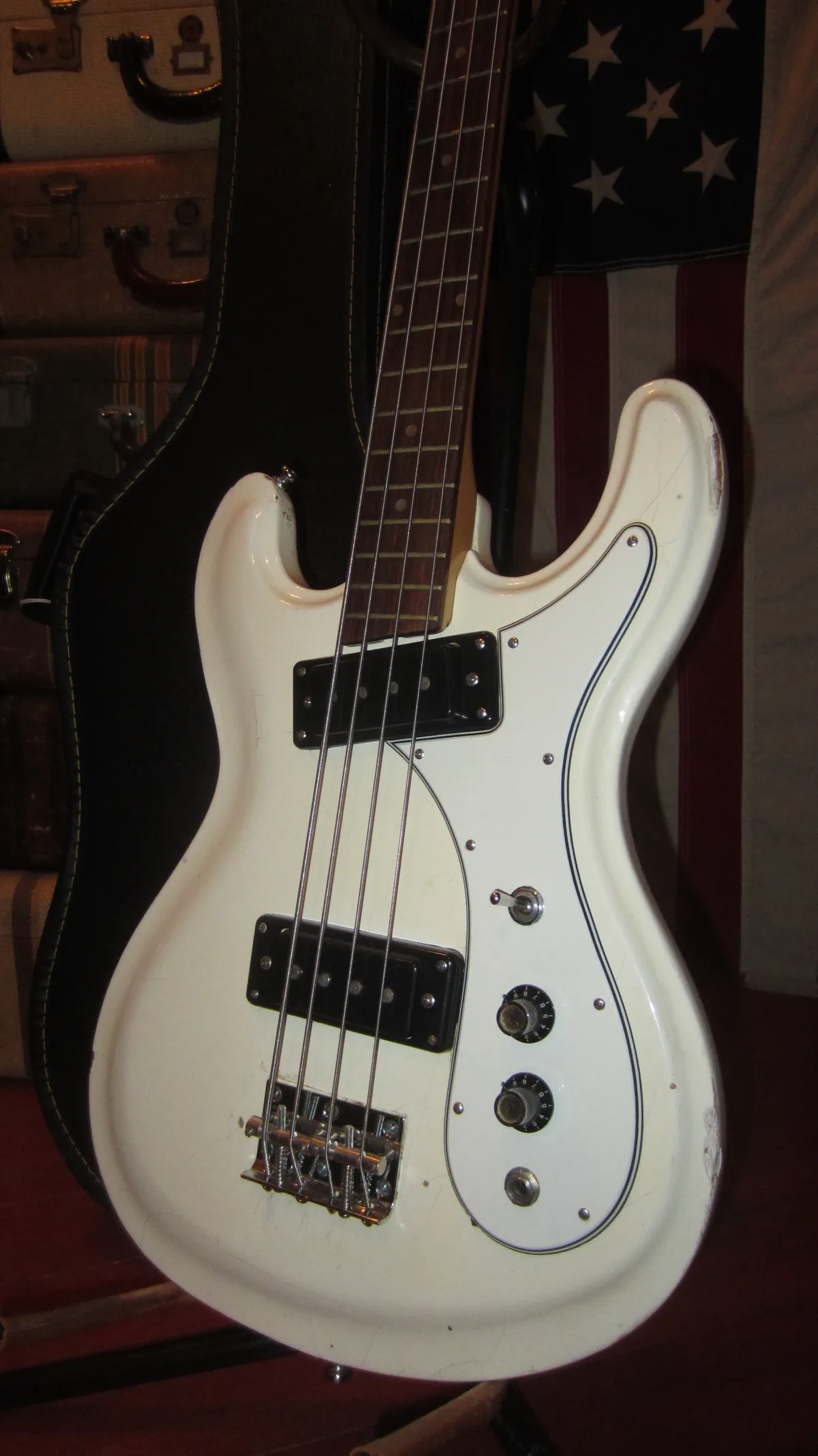1971 Univox Hi Flier Bass White > Guitars Bass | Rivington Guitars