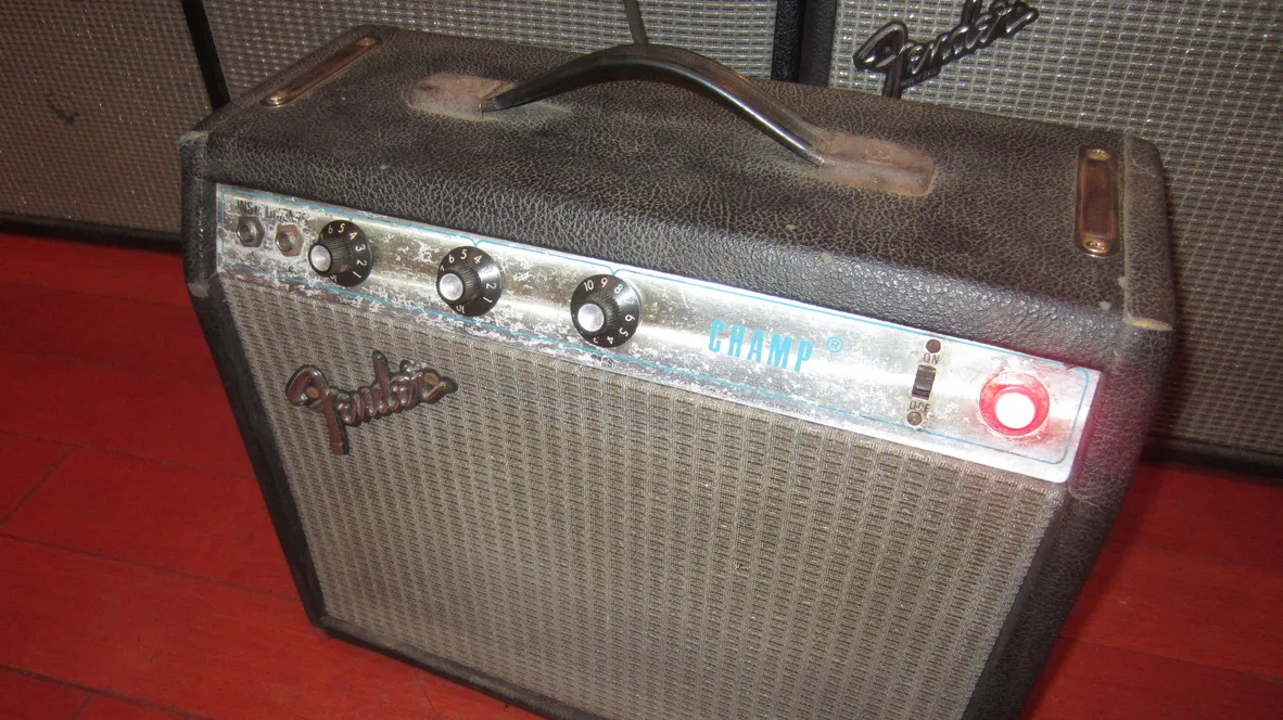 1976 Fender Champ Amp Silverface > Amps & Preamps | Rivington Guitars