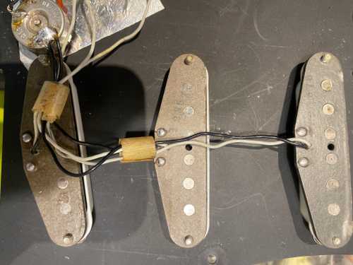 1976 Fender Stratocaster Black > Guitars Electric Solid Body ...