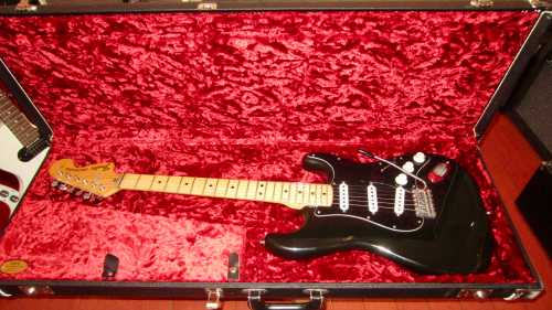 1976 Fender Stratocaster Black > Guitars Electric Solid Body ...