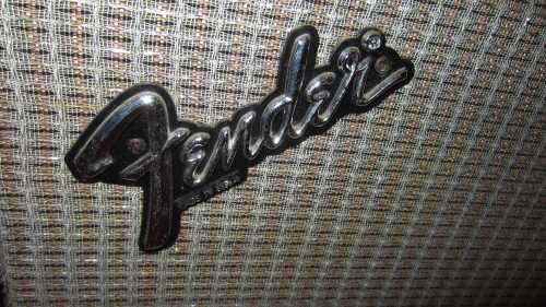1978 Fender Vibro Champ Amp Silverface > Amps & Preamps | Rivington Guitars