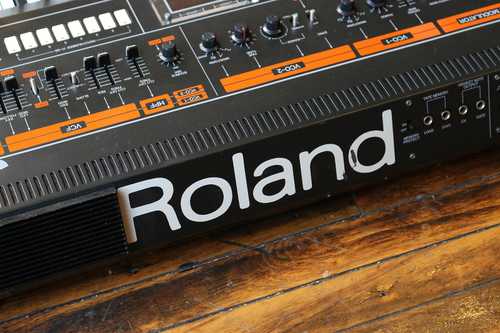 1981 Roland 8 w/ Flightcase (Serviced) > Keyboards | Rock n Roll ...