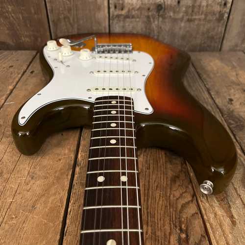 1982 Fender Stratocaster Brown Sunburst > Guitars Electric Solid Body ...