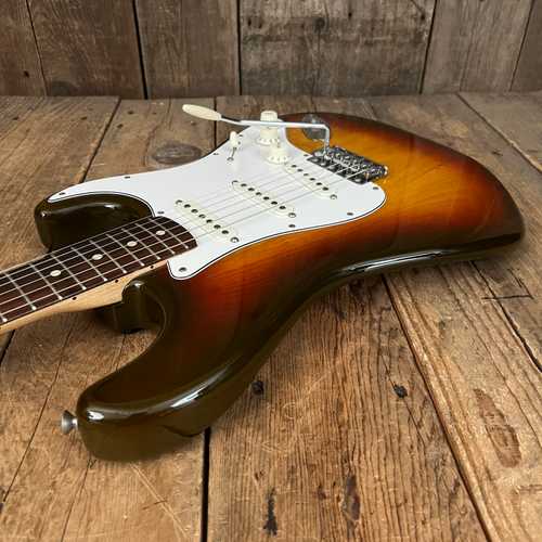 1982 Fender Stratocaster Brown Sunburst > Guitars Electric Solid Body ...