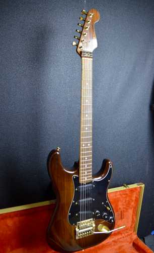 1983 Fender The Strat Walnut > Guitars Electric Solid Body | Killer Vintage