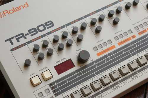 1984 Roland TR-909 Rhythm Composer > Drums & Percussion | Rock n Roll ...