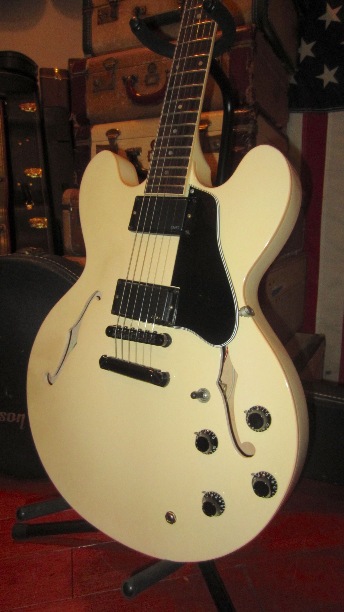 1988 Gibson ES-335 Showcase Edition with EMG's White > Guitars Electric ...
