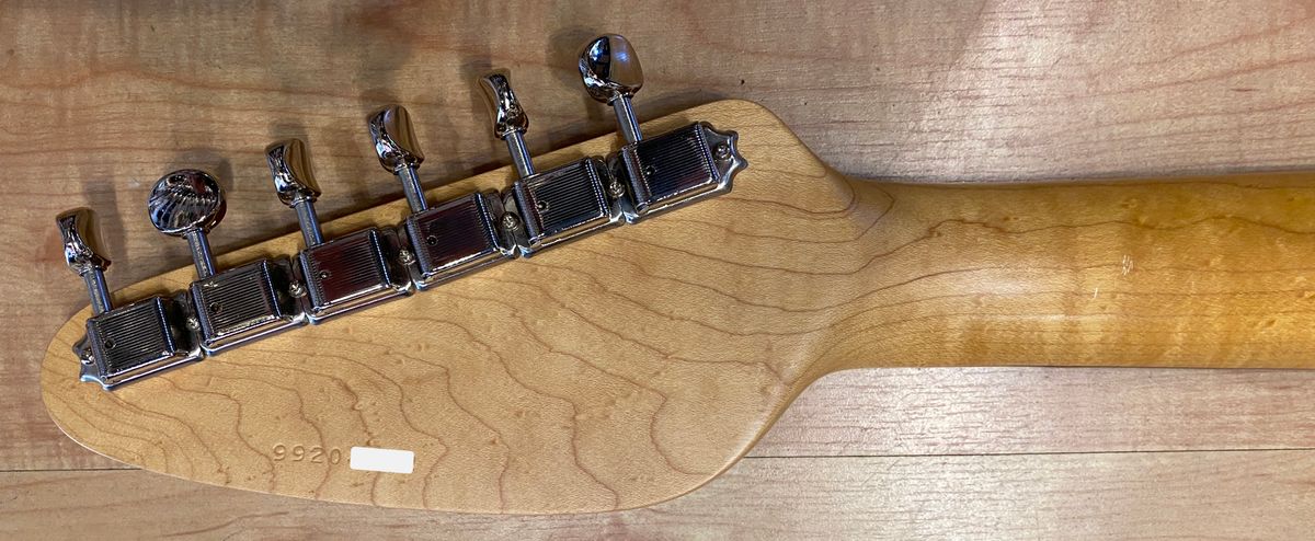 1999 Vox Mark III Teardrop Red > Guitars Electric Solid Body | Andy ...