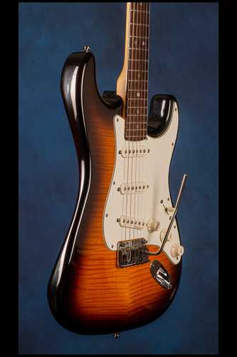 2000 Fender Stratocaster American Designer Edition Deluxe Sunburst Two ...