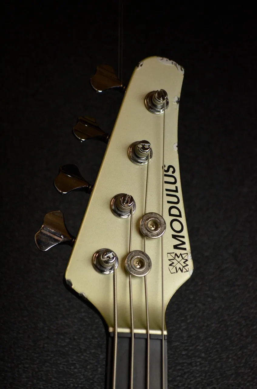 2000 Modulus FB4/ Funk Unlimited Silver > Guitars Bass | Killer Vintage
