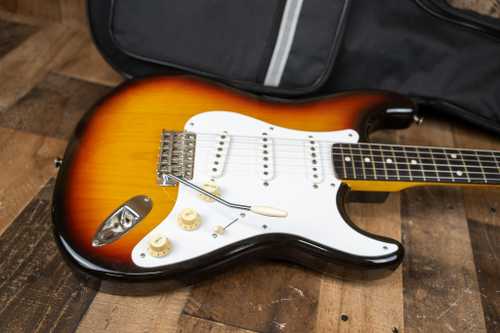 2007 Fender ST-62 Stratocaster Reissue MIJ Sunburst > Guitars Electric ...