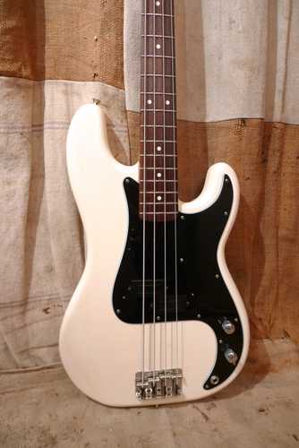 2008 Fender Precision Bass White > Guitars Bass | Southside Guitars