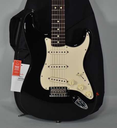 2015 Fender Deluxe Series Stratocaster Black > Guitars Electric Solid ...