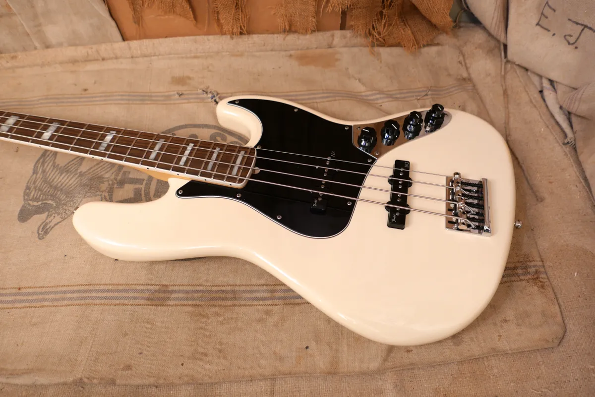 2015 Fender USA Jazz Bass Deluxe White > Guitars Bass | Southside Guitars