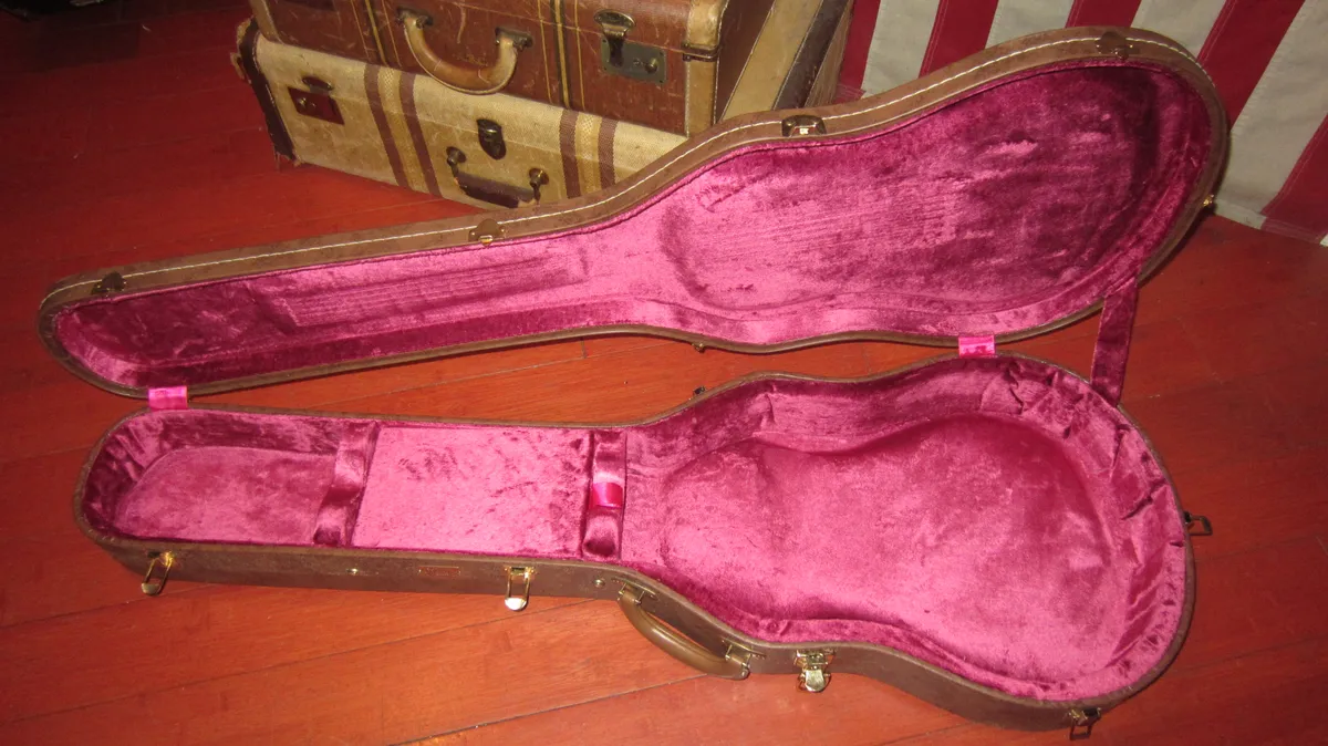 2015 Gibson Custom Shop Brown Les Paul Hard Case Brown with Pink ...