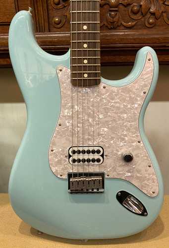 2023 FENDER Tom DeLonge Strat Daphne Blue > Guitars Electric Solid Body ...