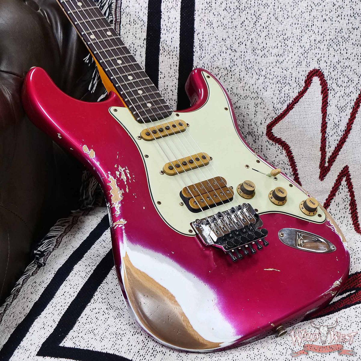 2024 Fender Custom Shop WWG Pink Lightning FR Rosewood Fingerboard ...