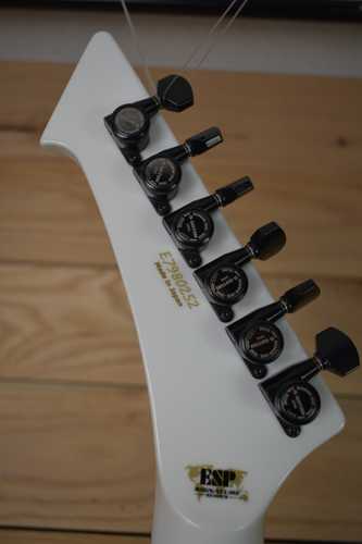 2025 ESP Snakebyte Snow White > Guitars Electric Solid Body | The Loft ...