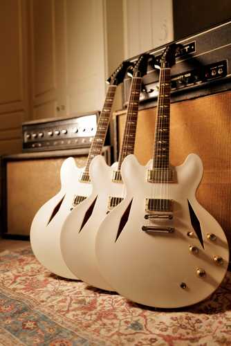 2025 Gibson DG 335 DAVE GROHL Alpine White > Guitars Electric Solid ...