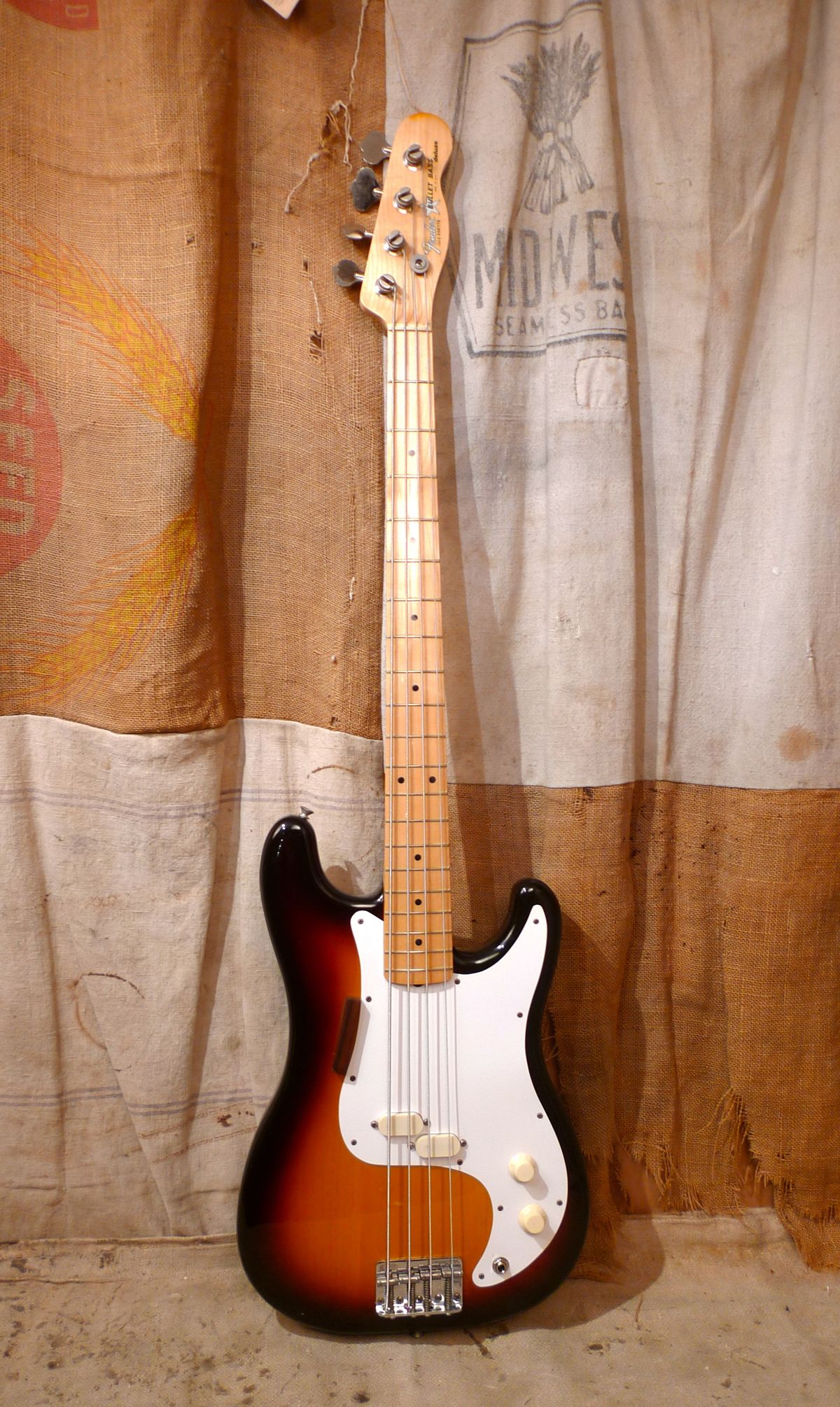 1983 Fender Bullet Bass Deluxe Sunburst > Guitars Bass | Southside Guitars