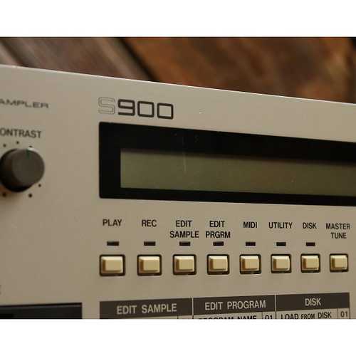 Akai S900 12-Bit Midi Digital Sampler > Keyboards | Rock n Roll Vintage ...