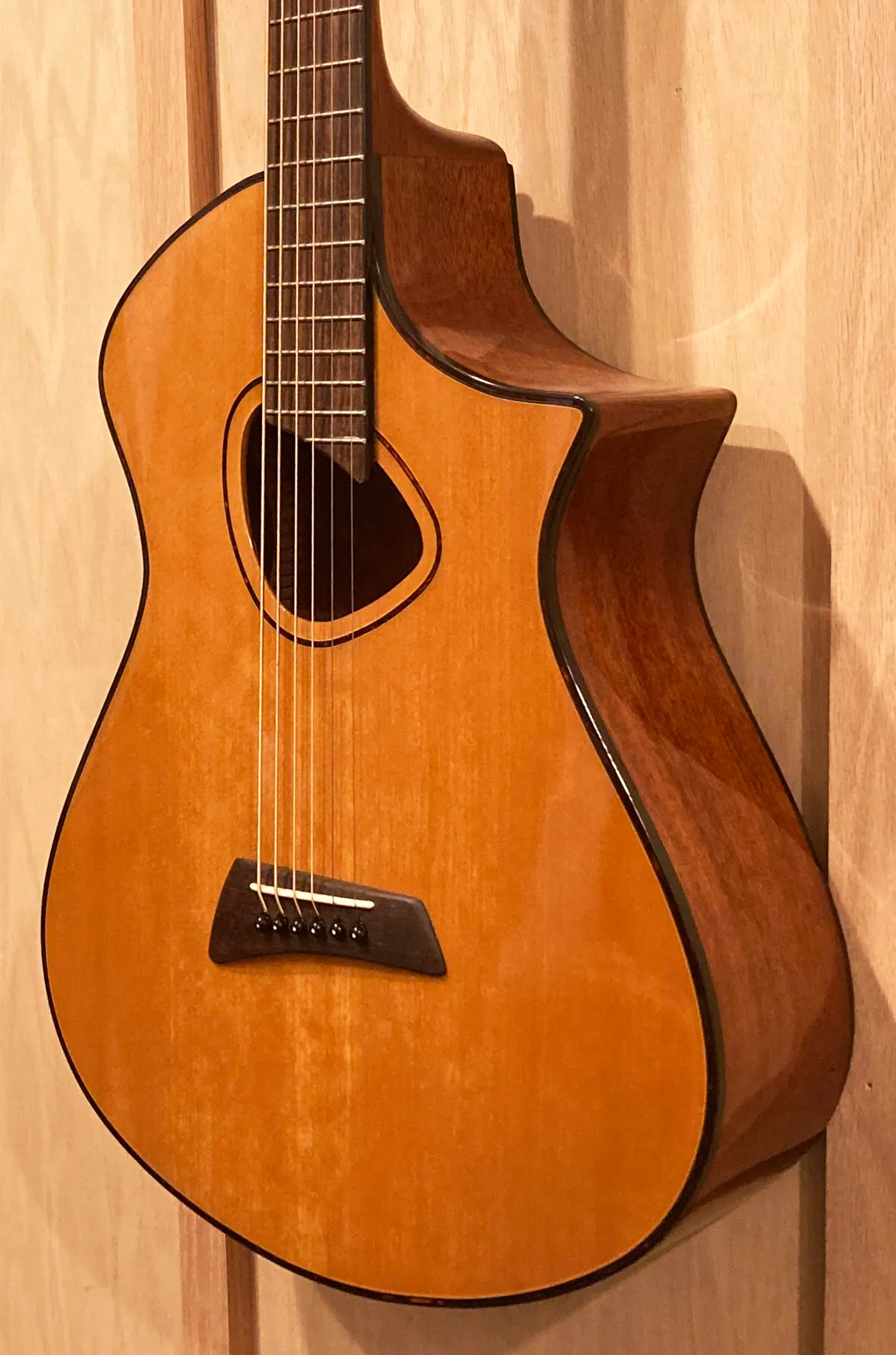 Veillette Avante Baritone > Guitars Flattop Electric & Acoustic ...