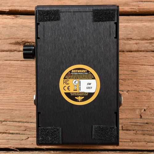 Beetronics Swarm Royal Series Fuzz Swarm Royal Series Fuzz > Effects ...