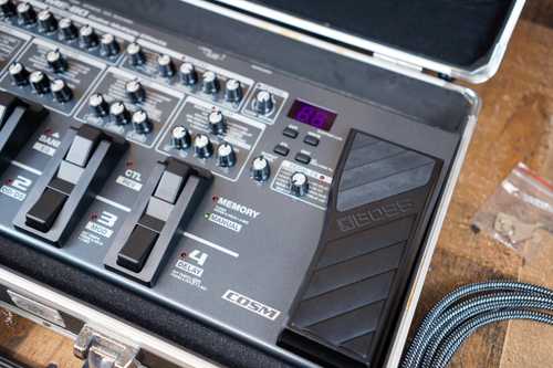 Boss ME-80 Multi-Effect Unit Carbon > Effects | A Flash Flood of Gear