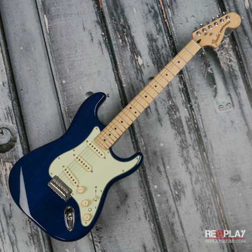 Fender Deluxe Stratocaster - Sapphire Blue > Guitars Electric Solid ...