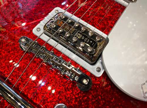 Gretsch G6129T Players Edition Jet FT with Bigsby Red Sparkle > Guitars ...