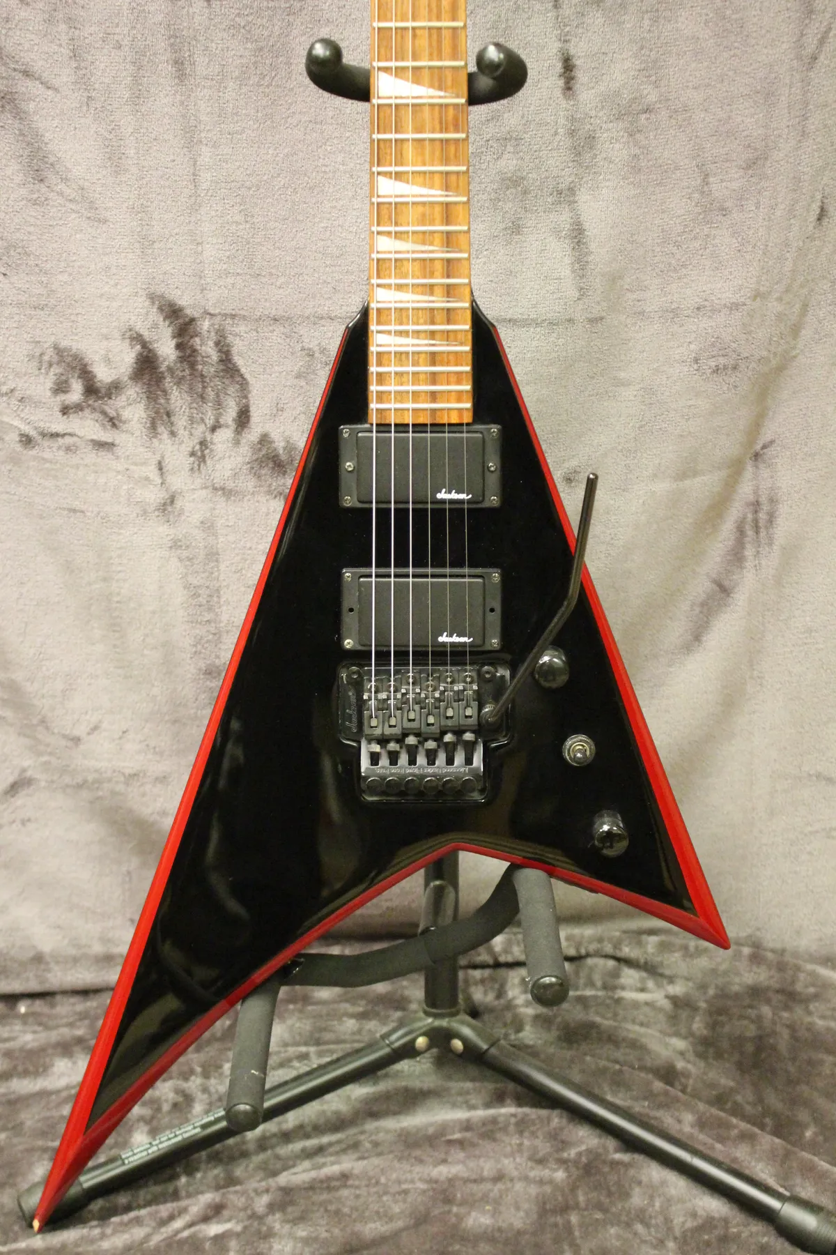 Jackson Rhoads V Black & Red > Guitars Electric Solid Body | Empire ...