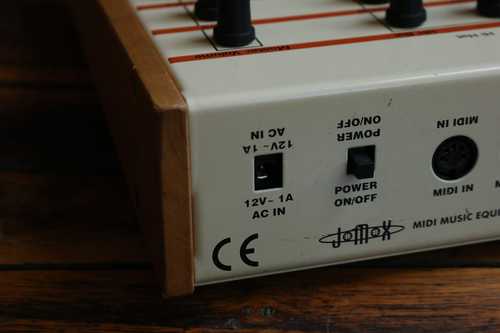 JoMox Xbase 09 White > Keyboards | Rock n Roll Vintage Guitars