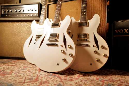 2025 Gibson DG 335 DAVE GROHL Alpine White > Guitars Electric Solid ...